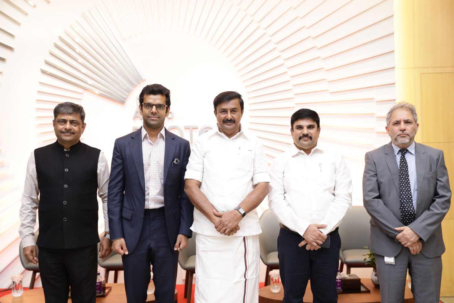 មជ្ឈមណ្ឌលមហារីក Apollo Proton ពង្រីក Proton Gantry ...